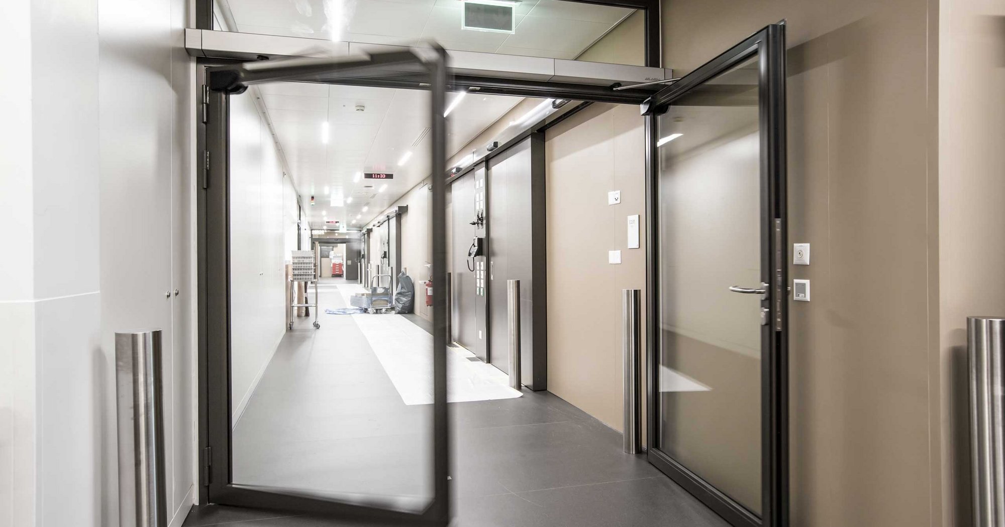 Automatische Drehflügeltüren | Barrierefrei & Sicher | Gilgen Door ...